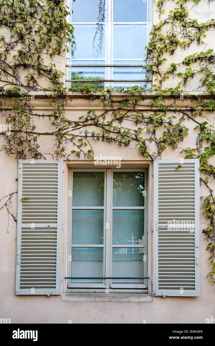 Wooden facade house hi-res stock photography and images - Alamy