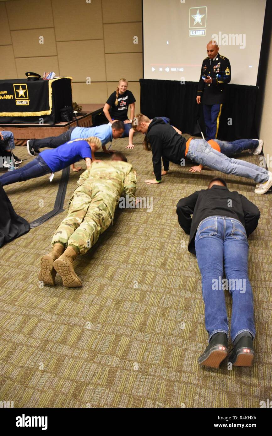 Us army push up contest hi-res stock photography and images - Alamy