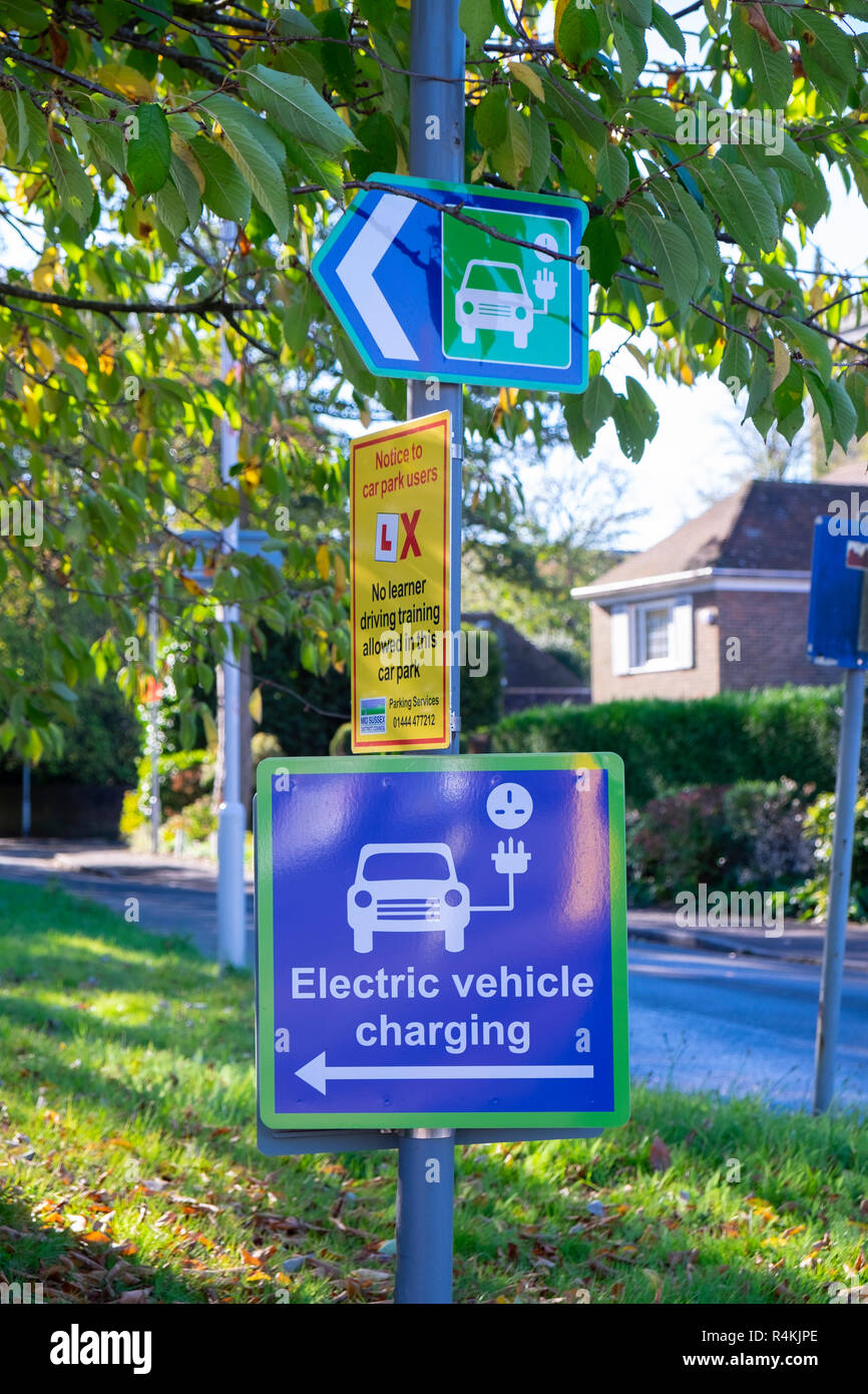 Charging point sign hi-res stock photography and images - Alamy