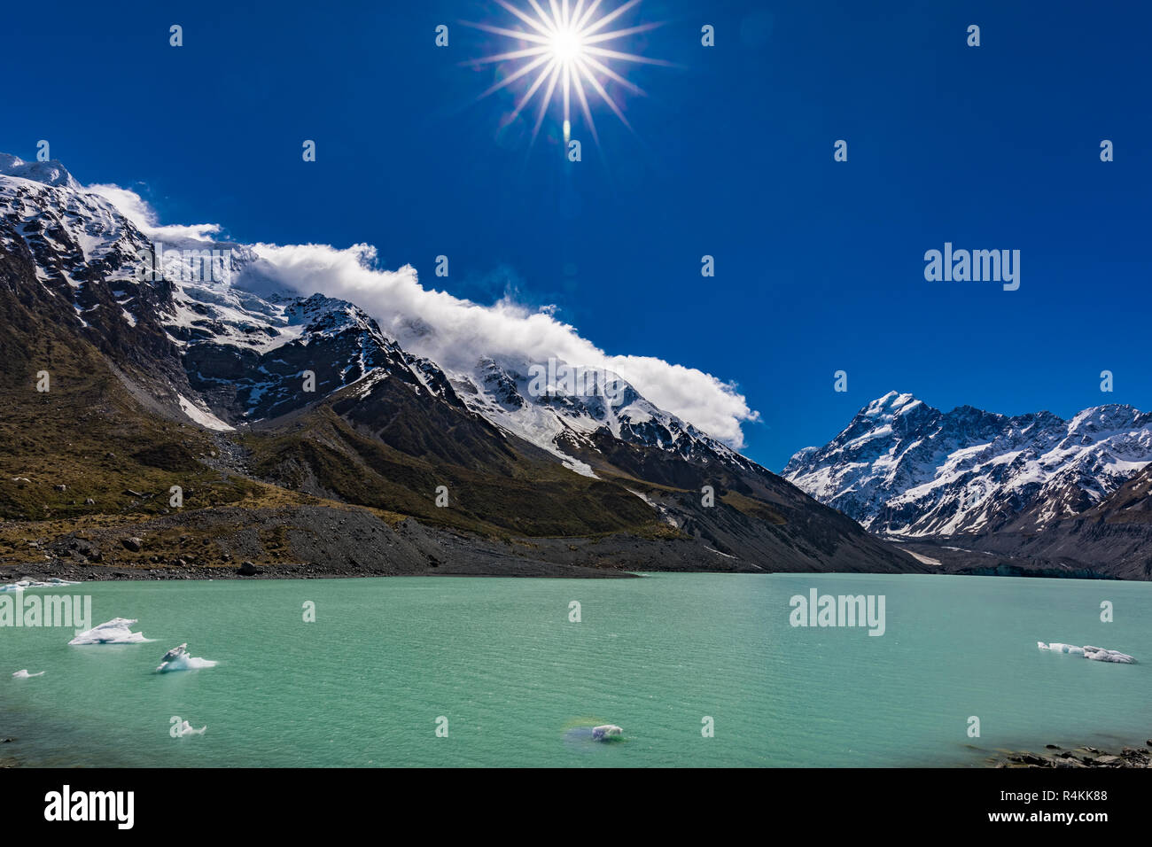 Mouintains in Hooker Valley Track in Aoraki National Park, New Zealand ...