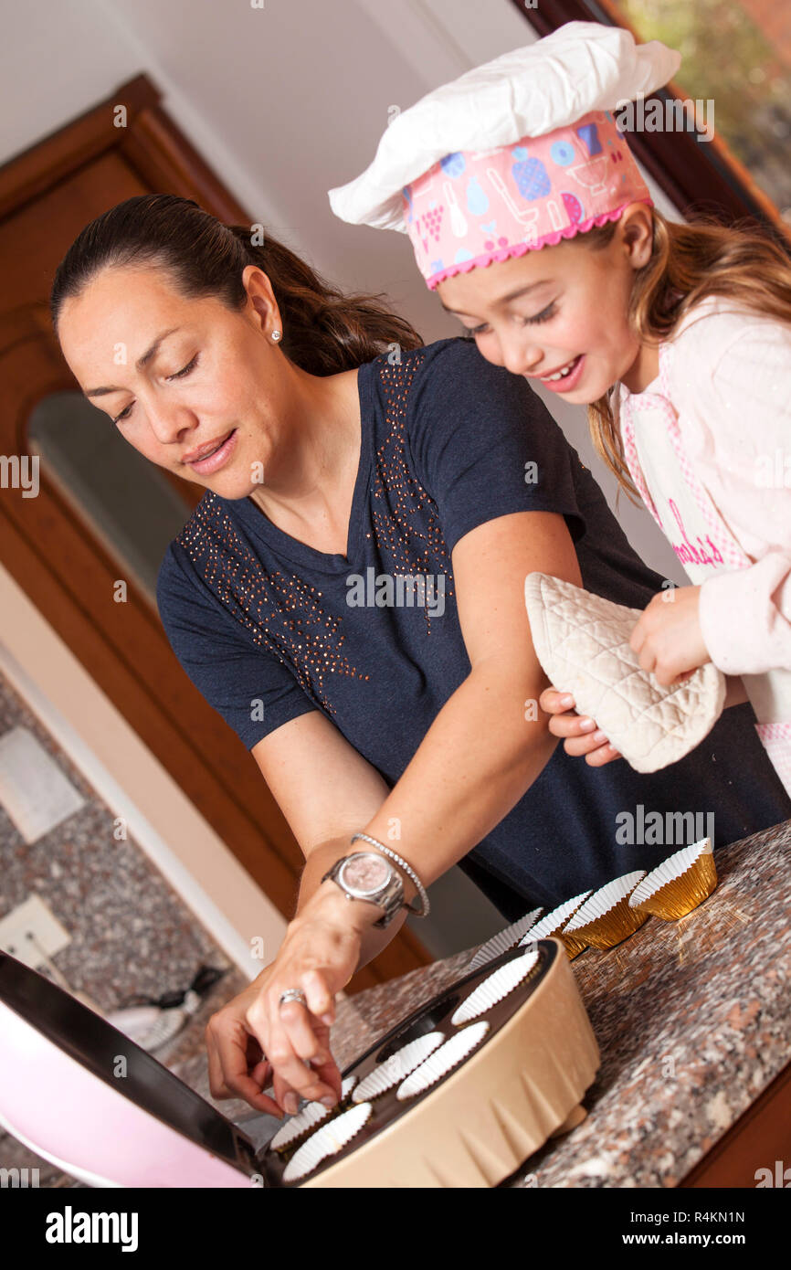Baking cupcakes with mom Stock Photo - Alamy