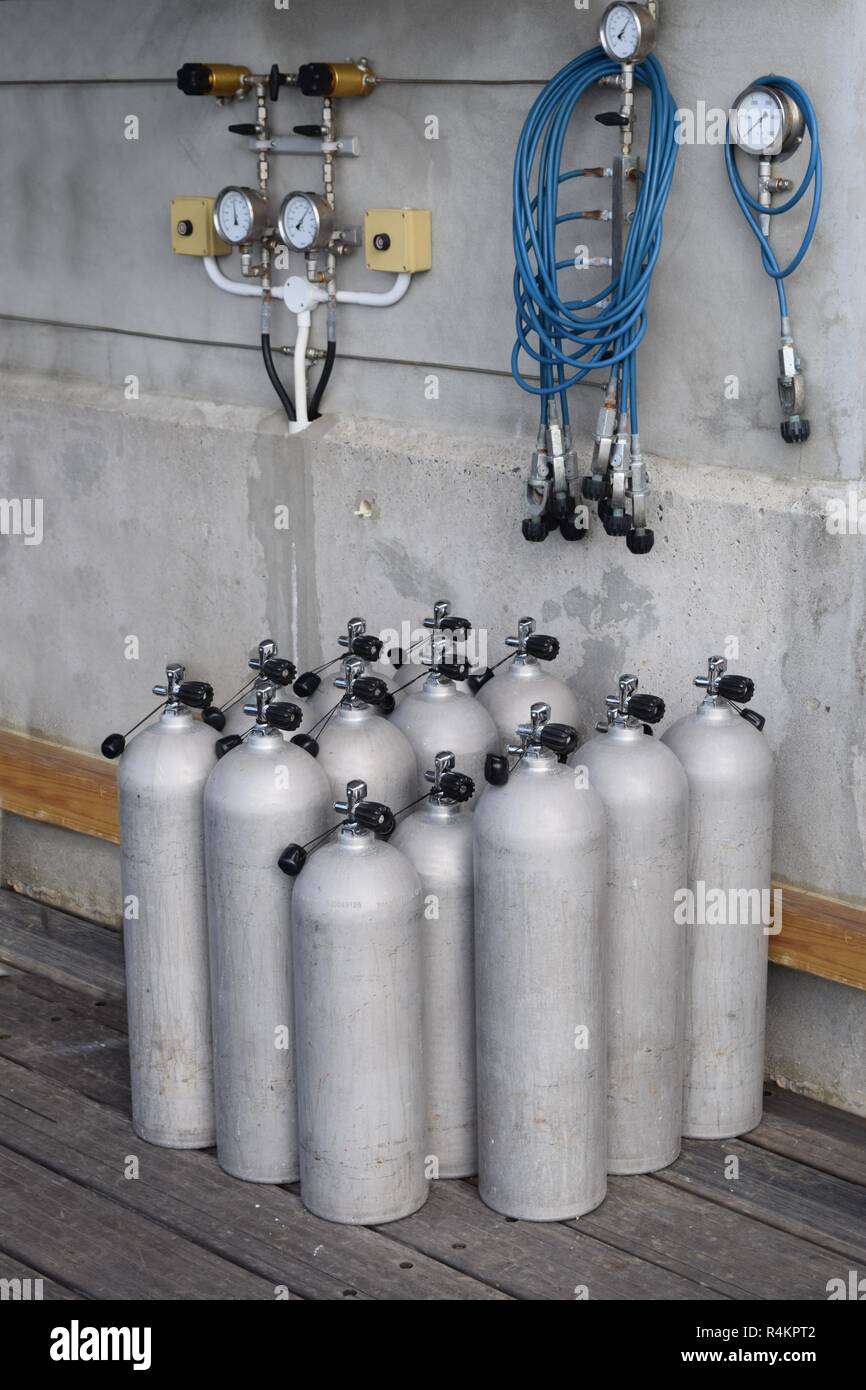 Sauerstoffflaschen hi-res stock photography and images - Alamy