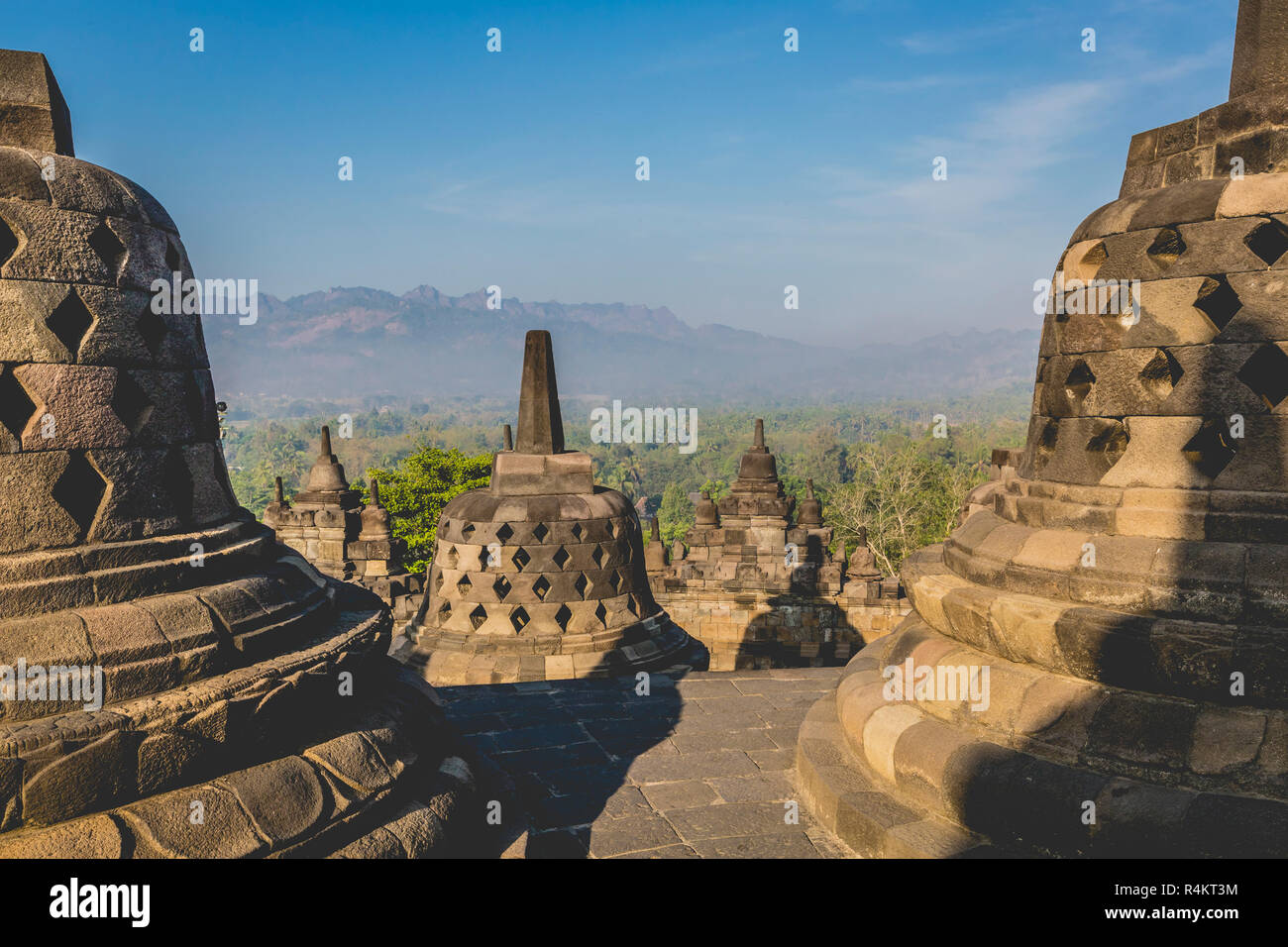 The biggest temple of the ancient world hi-res stock photography and ...