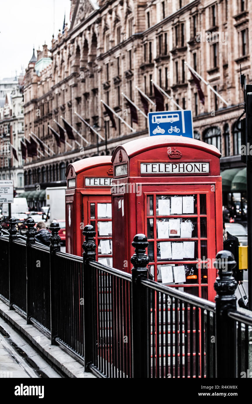 Classic red British telephone box in London Stock Photo - Alamy