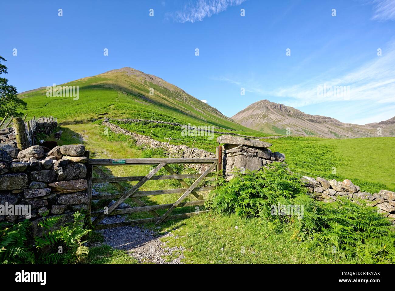 Path leading up to Kirk Fell Wasdale Head on a summers day, Lake ...