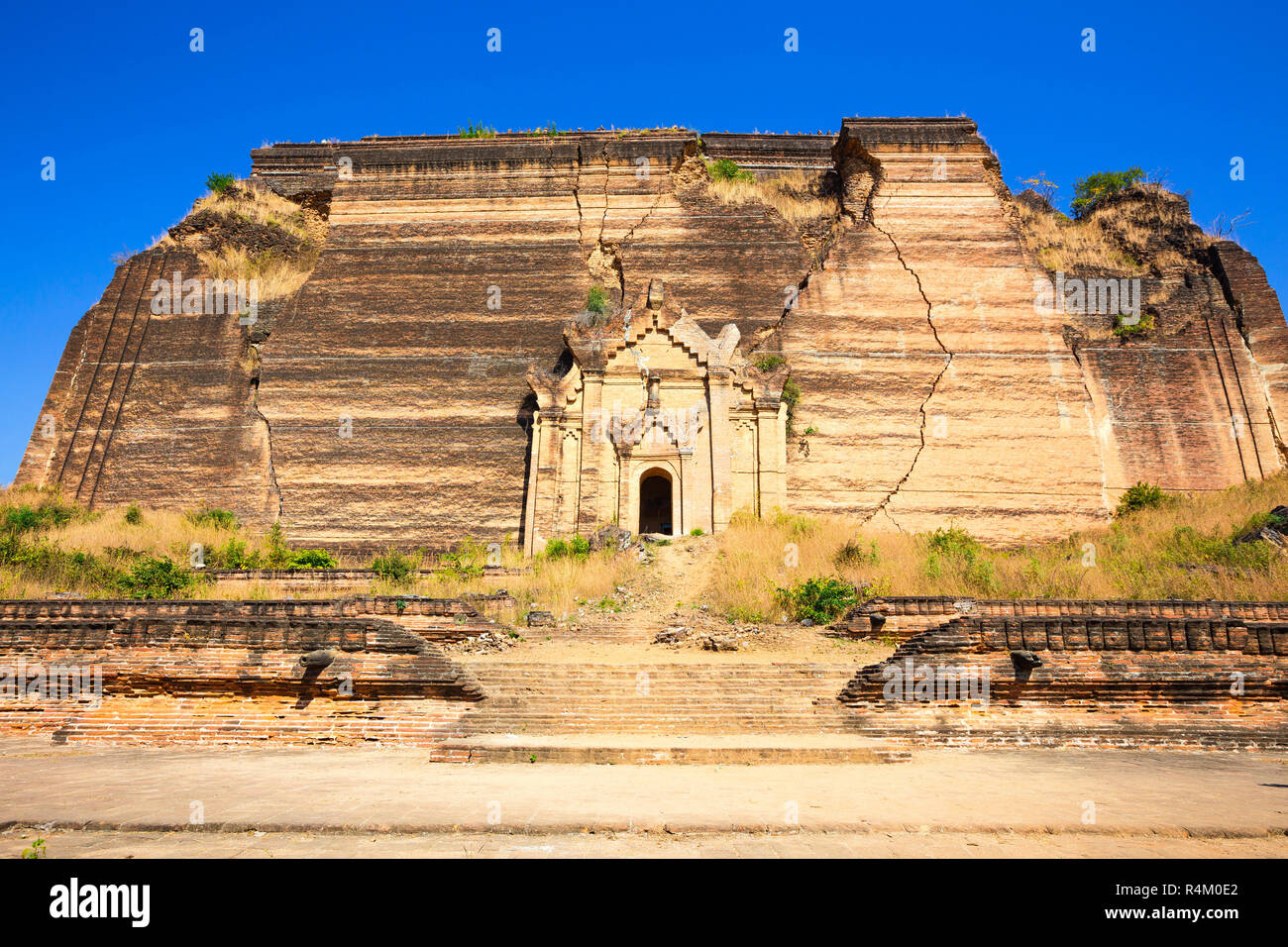 Myanmar mingun market hi-res stock photography and images - Alamy
