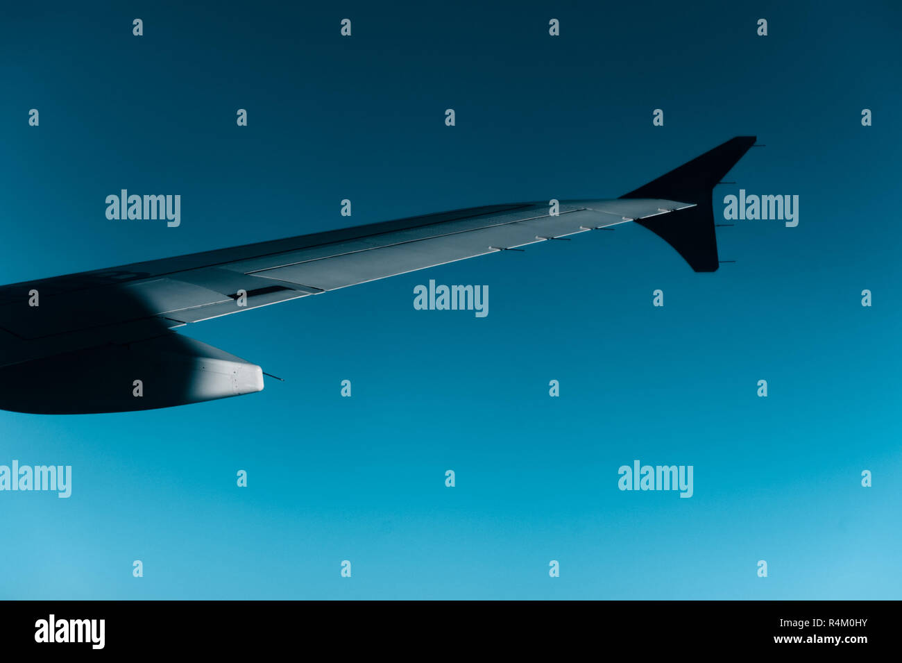 Photo of clean sky and plane wing from plane window Stock Photo - Alamy
