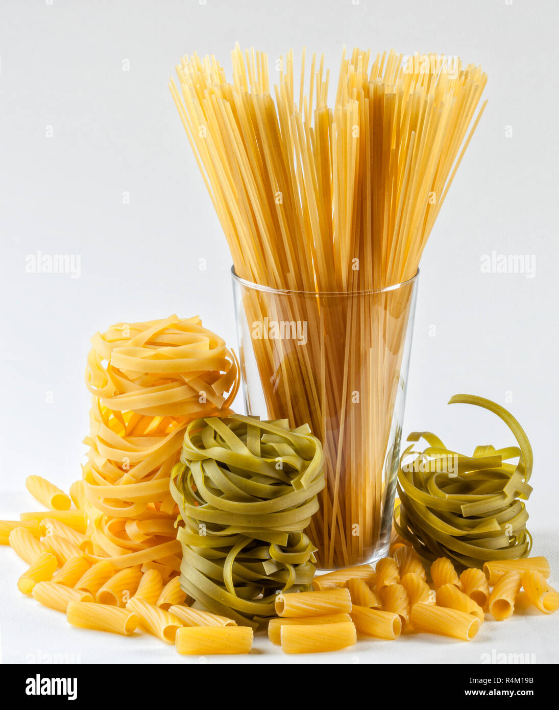 Italian pasta types: spaghetti, tagliatelle, elicoidali Stock Photo - Alamy