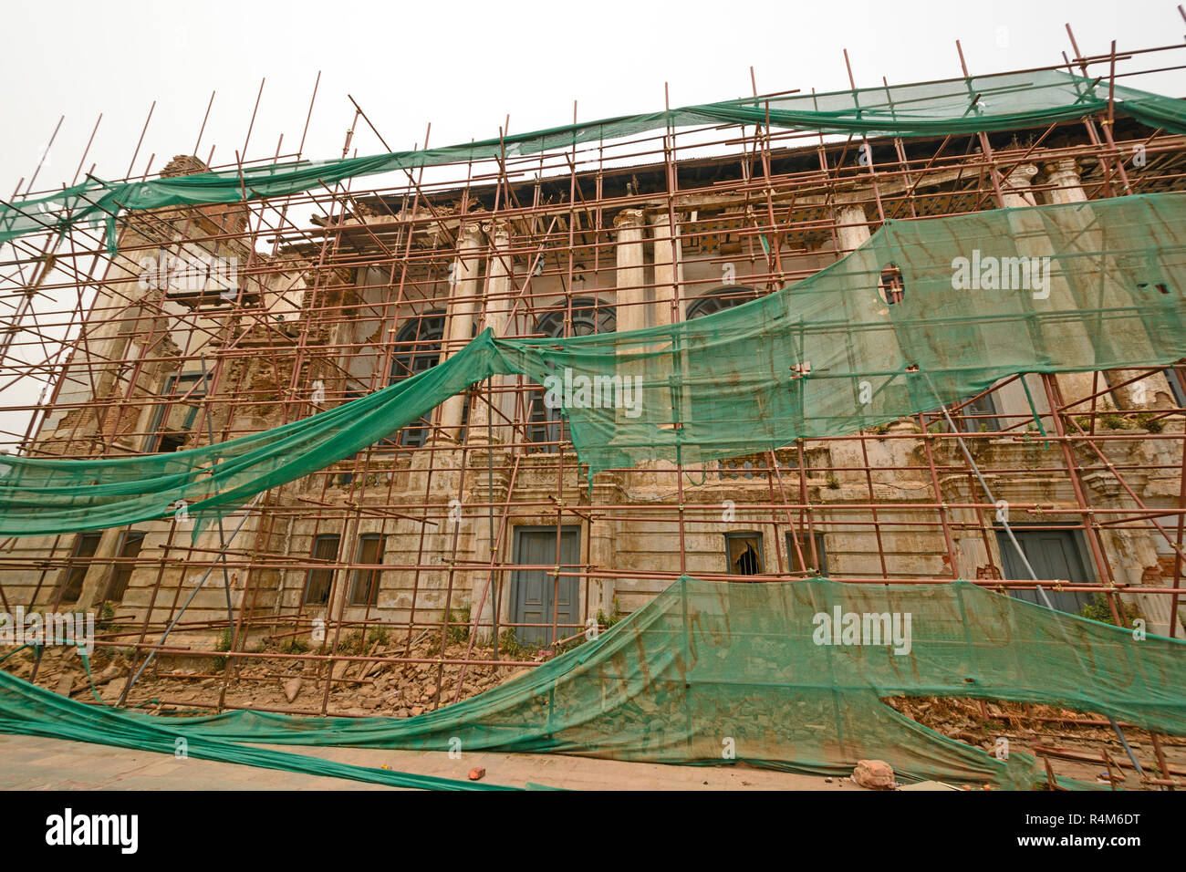 Repair of building after an Earthquake Stock Photo - Alamy