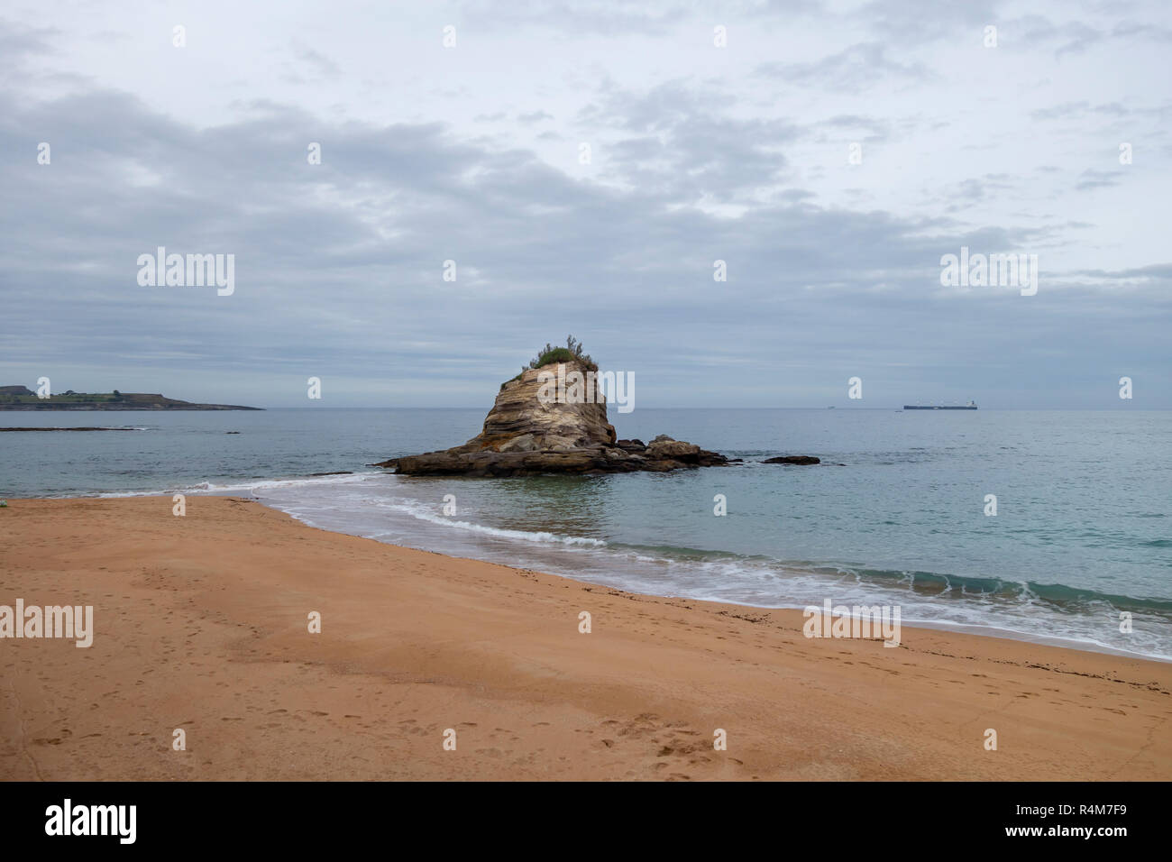 Santander beach hi-res stock photography and images - Alamy