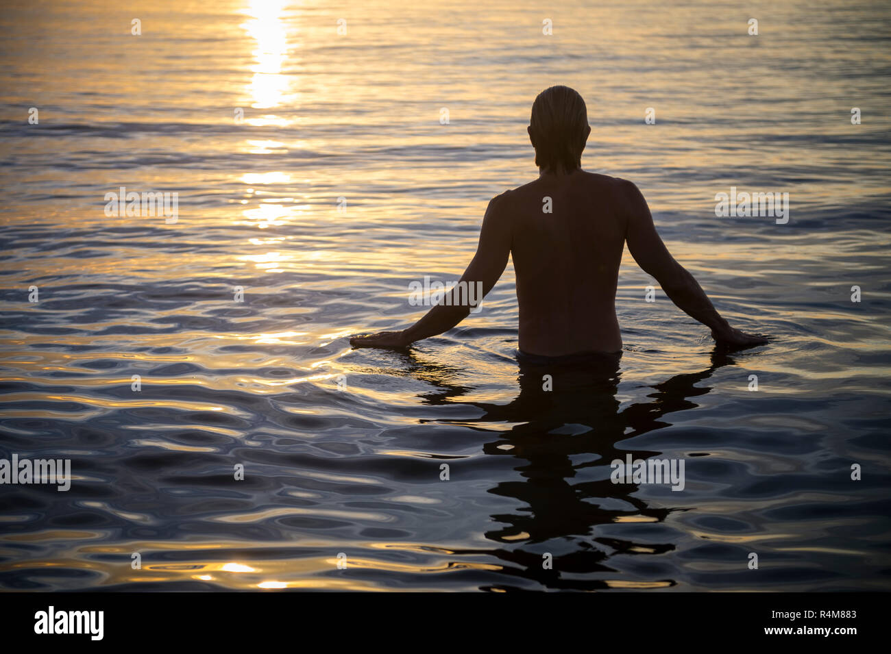 Man facing away silhouette hi-res stock photography and images - Alamy