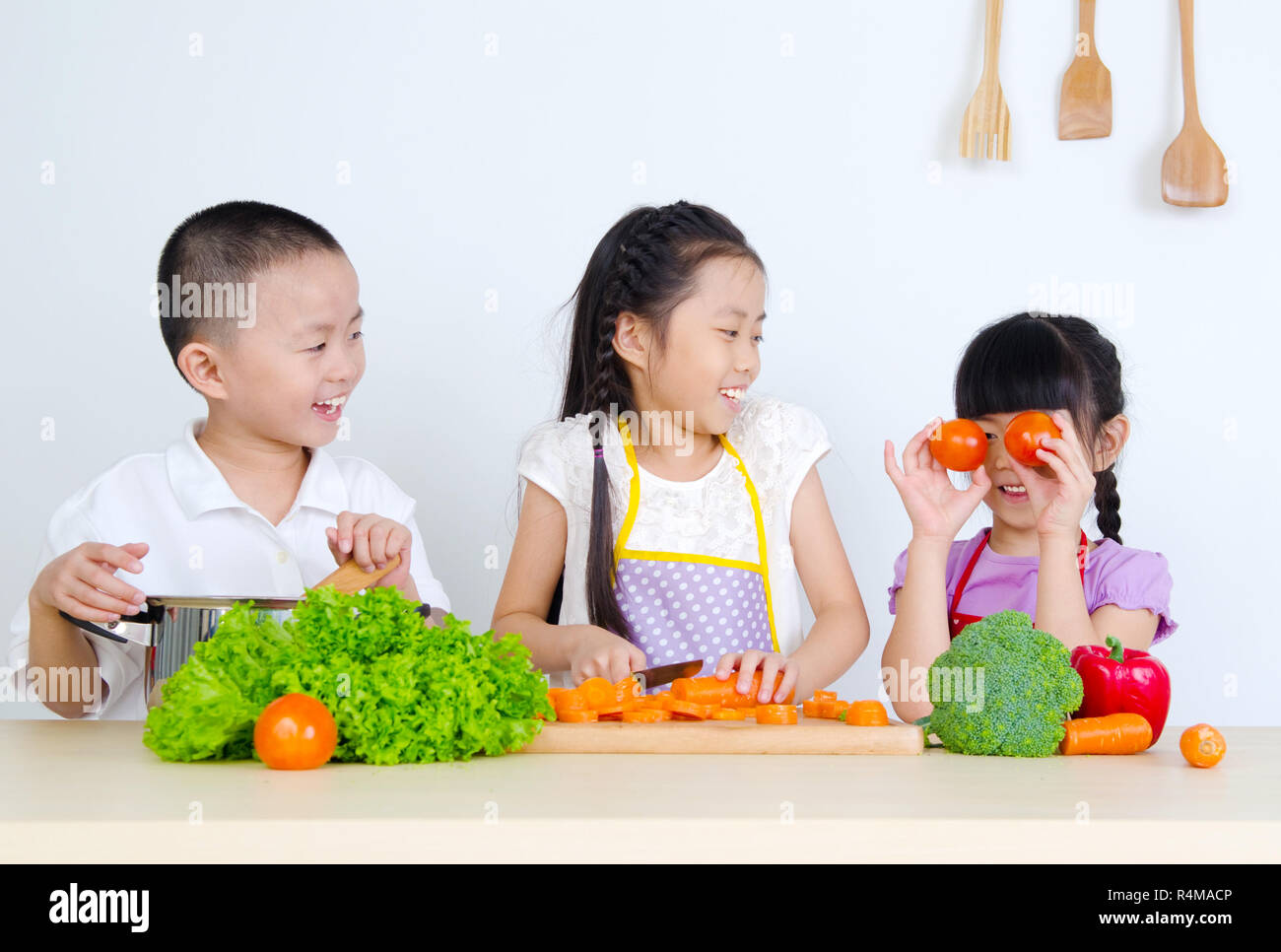 Kids learning thai hi-res stock photography and images - Alamy