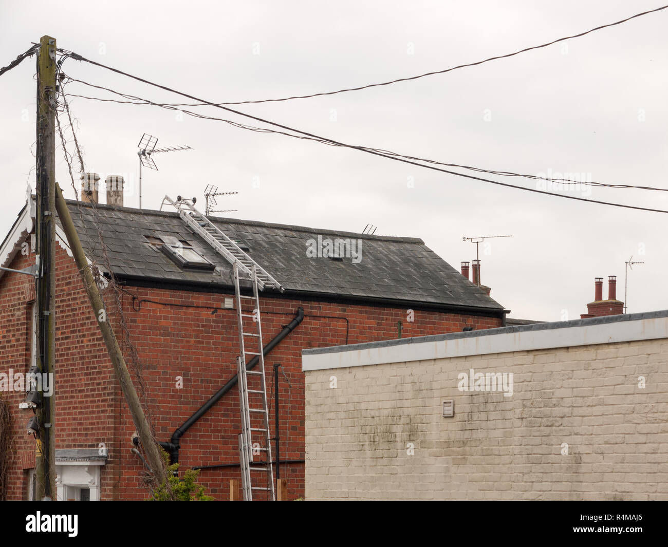 Fixing the side of a building hi-res stock photography and images - Alamy