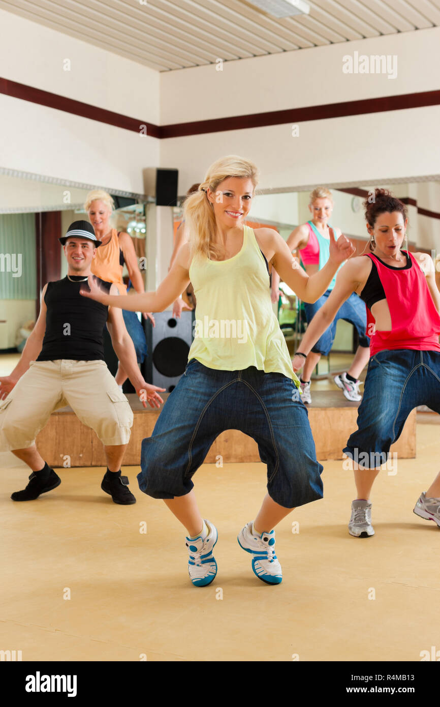 Young woman zumba dance instructor hi-res stock photography and images ...