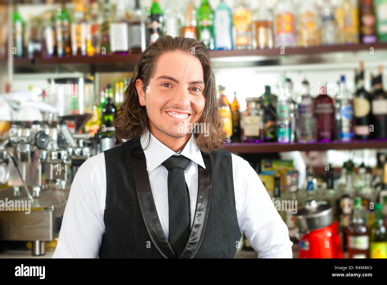 Liquor bottles behind bar hi-res stock photography and images - Alamy
