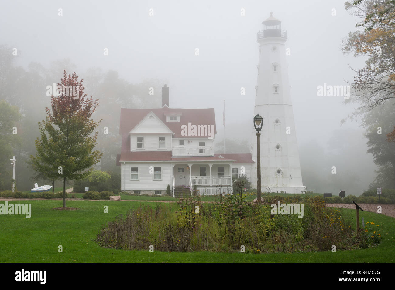 Heavy afternoon fog at North Point lighthouse, Milwaukee, Wisconsin ...