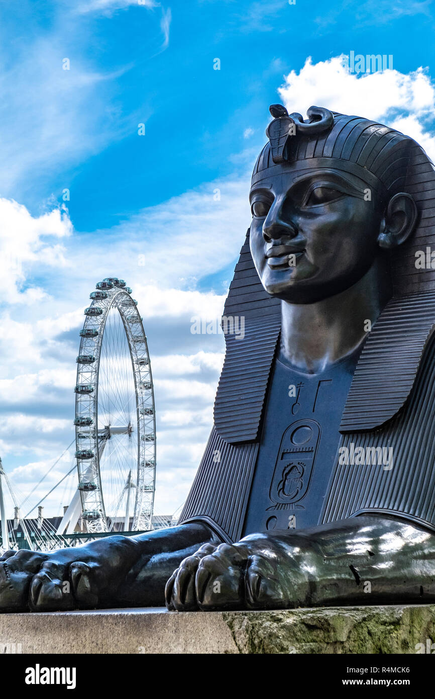 London eye statue hi-res stock photography and images - Alamy