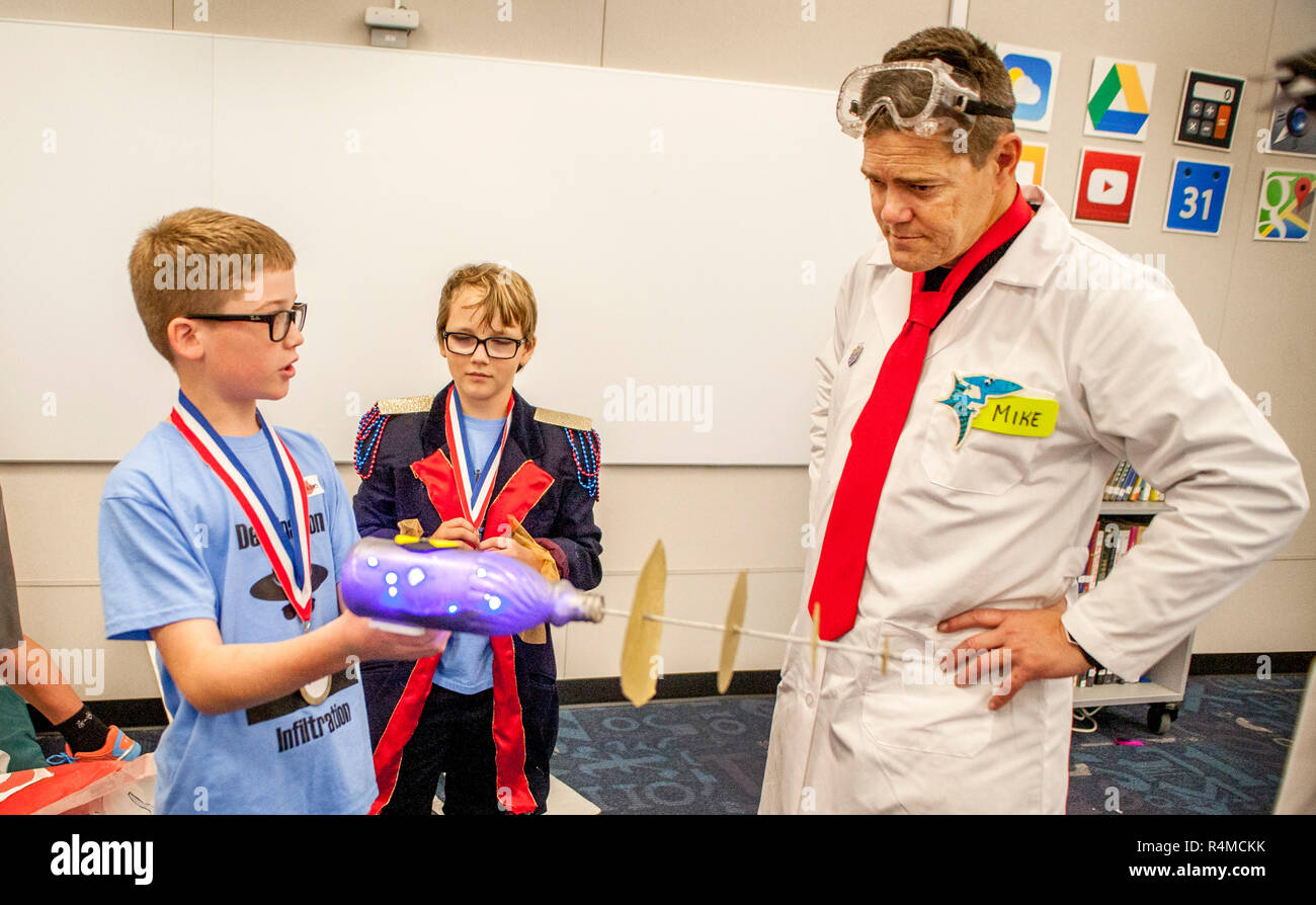 Shrink ray hi-res stock photography and images - Alamy