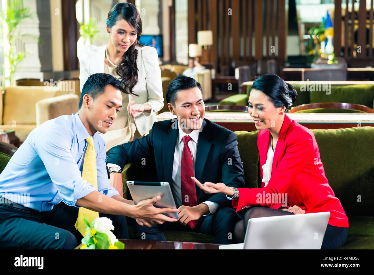 Asian businesspeople having meeting Stock Photo - Alamy