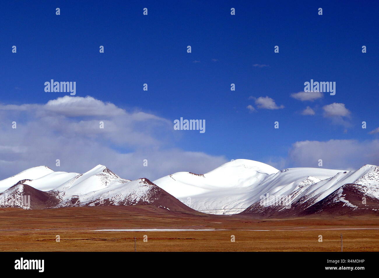 with the lhasa railway through the tibetan plateau Stock Photo - Alamy