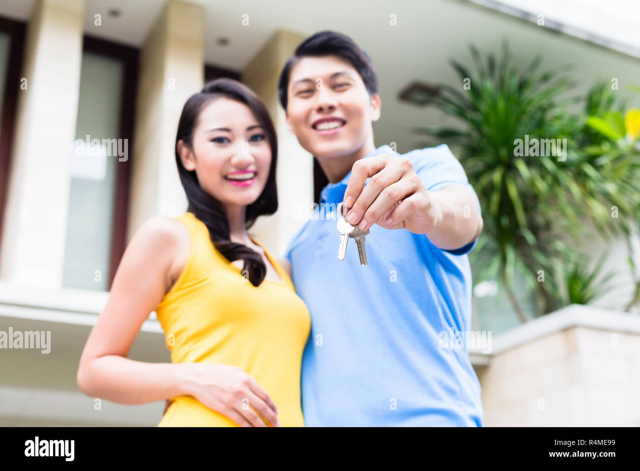 Chinese couple showing keys to their new home Stock Photo - Alamy