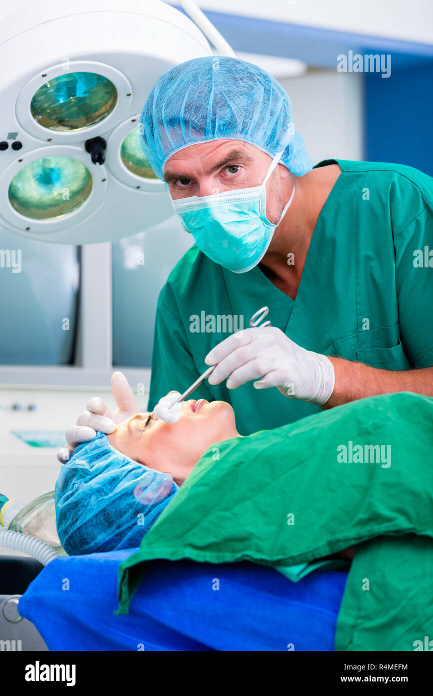 Doctor surgeon with patient in operating room Stock Photo - Alamy