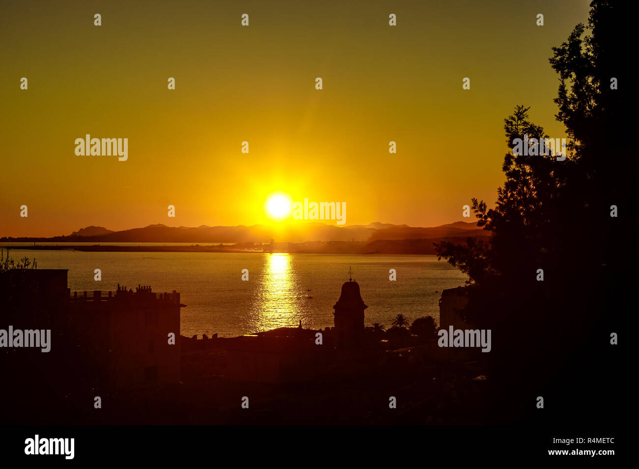 Nice sunset with trees hi-res stock photography and images - Alamy