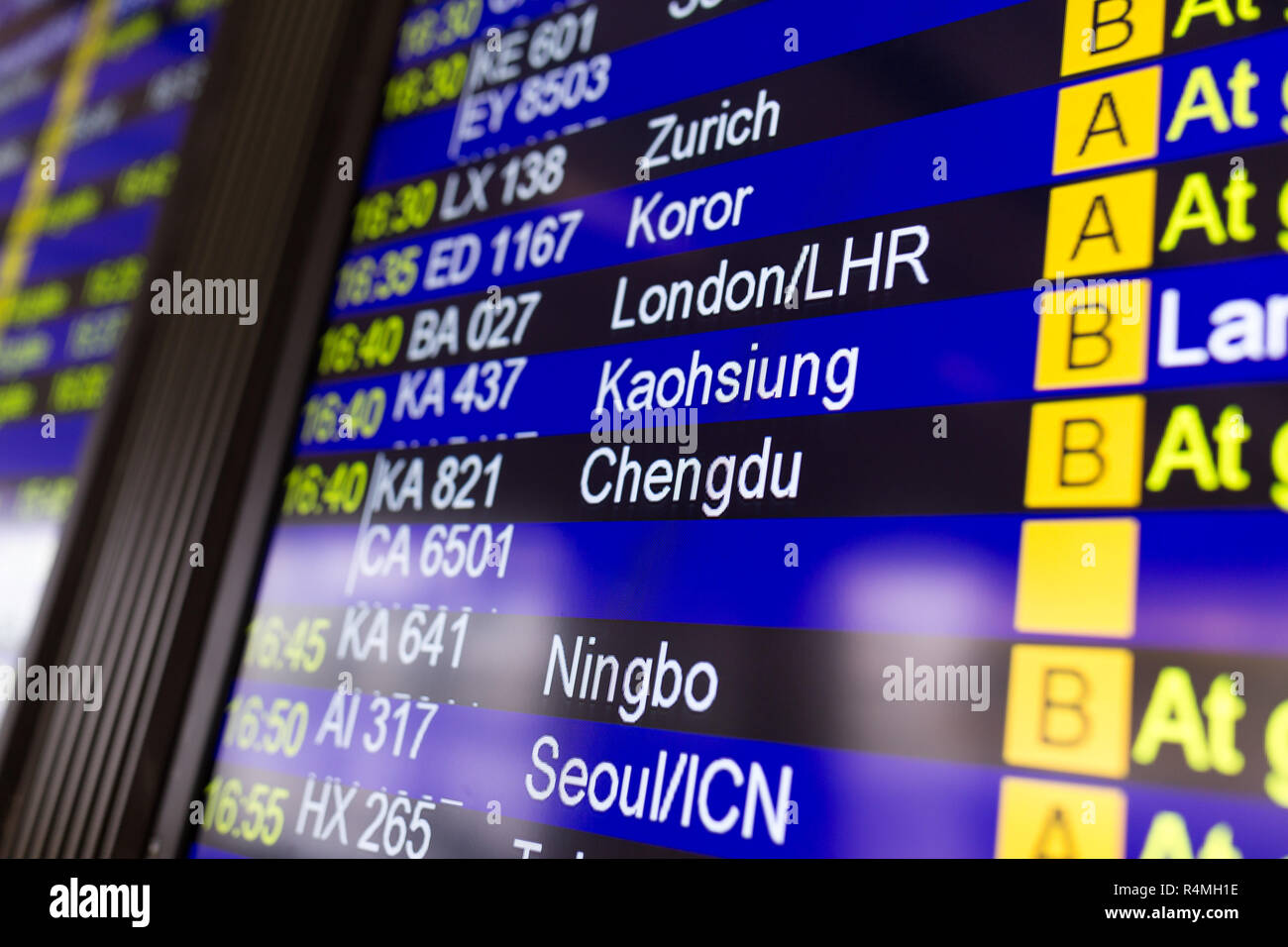 Digital flights departure board hi-res stock photography and images - Alamy