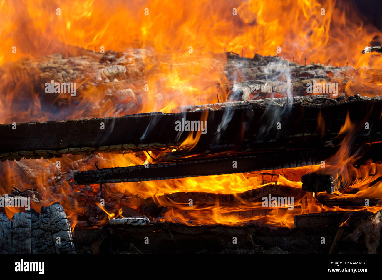 Wooden fire flames smoke hi-res stock photography and images - Alamy