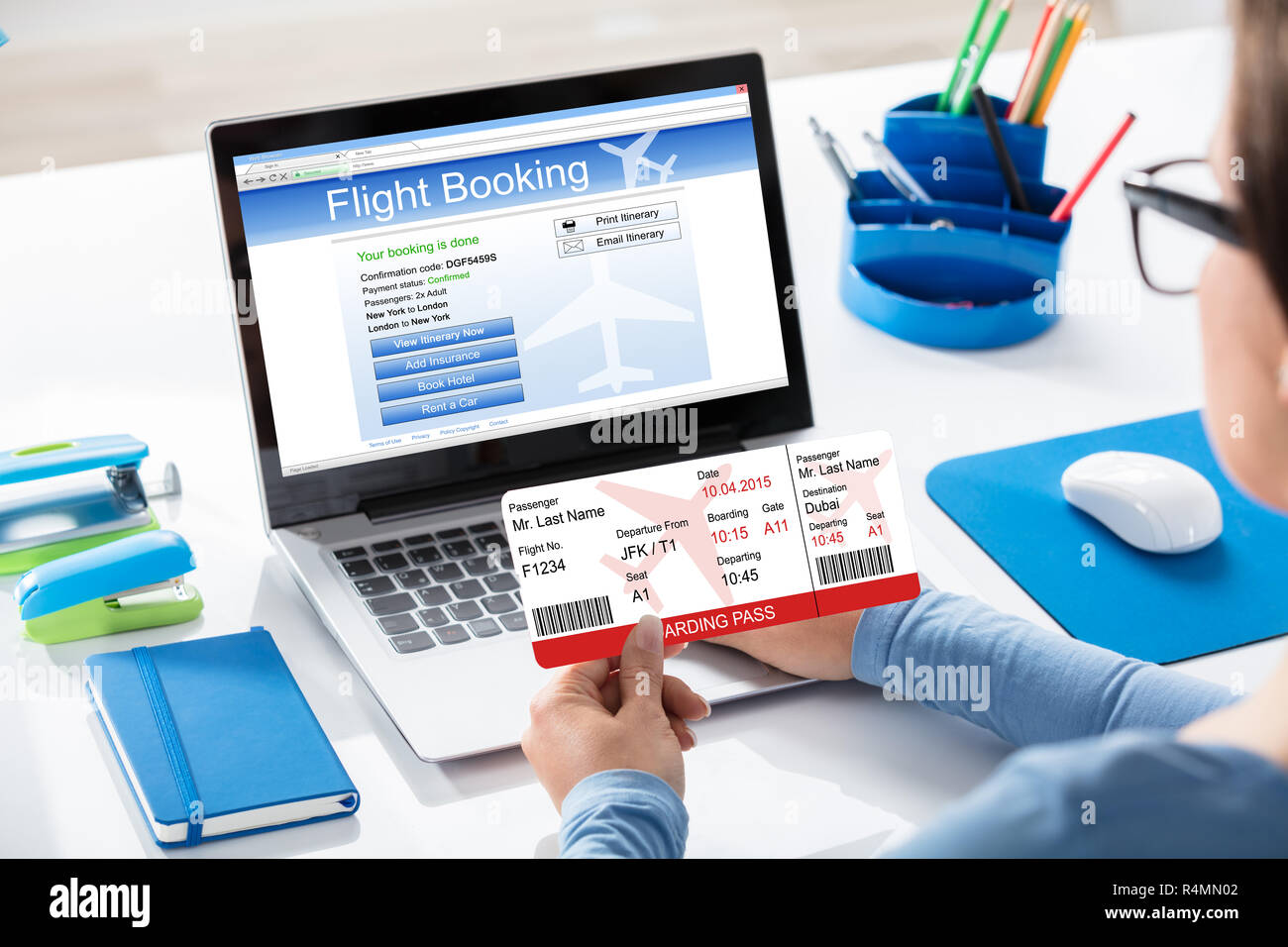Booking flight mouse hi-res stock photography and images - Alamy