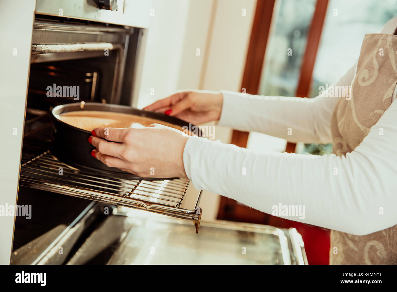 Woman making cake in kitchen hi-res stock photography and images - Alamy
