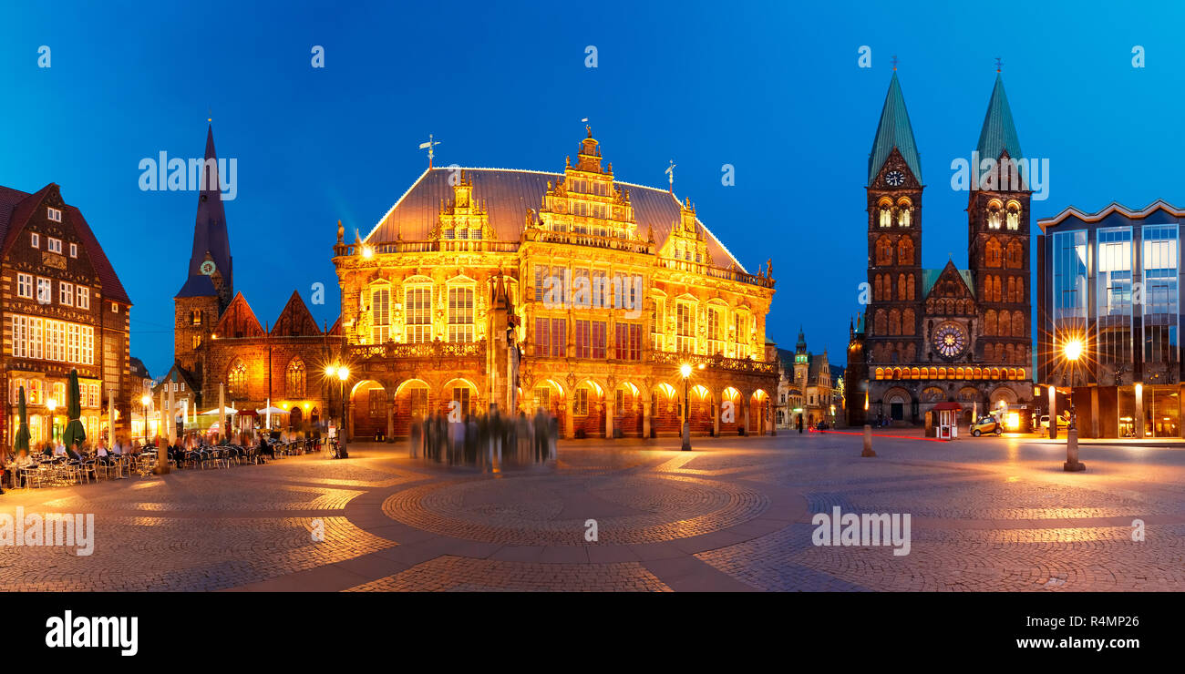 Panorama of the market square in bremen hi-res stock photography and ...