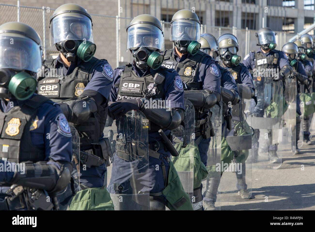 California cross customs hi-res stock photography and images - Alamy