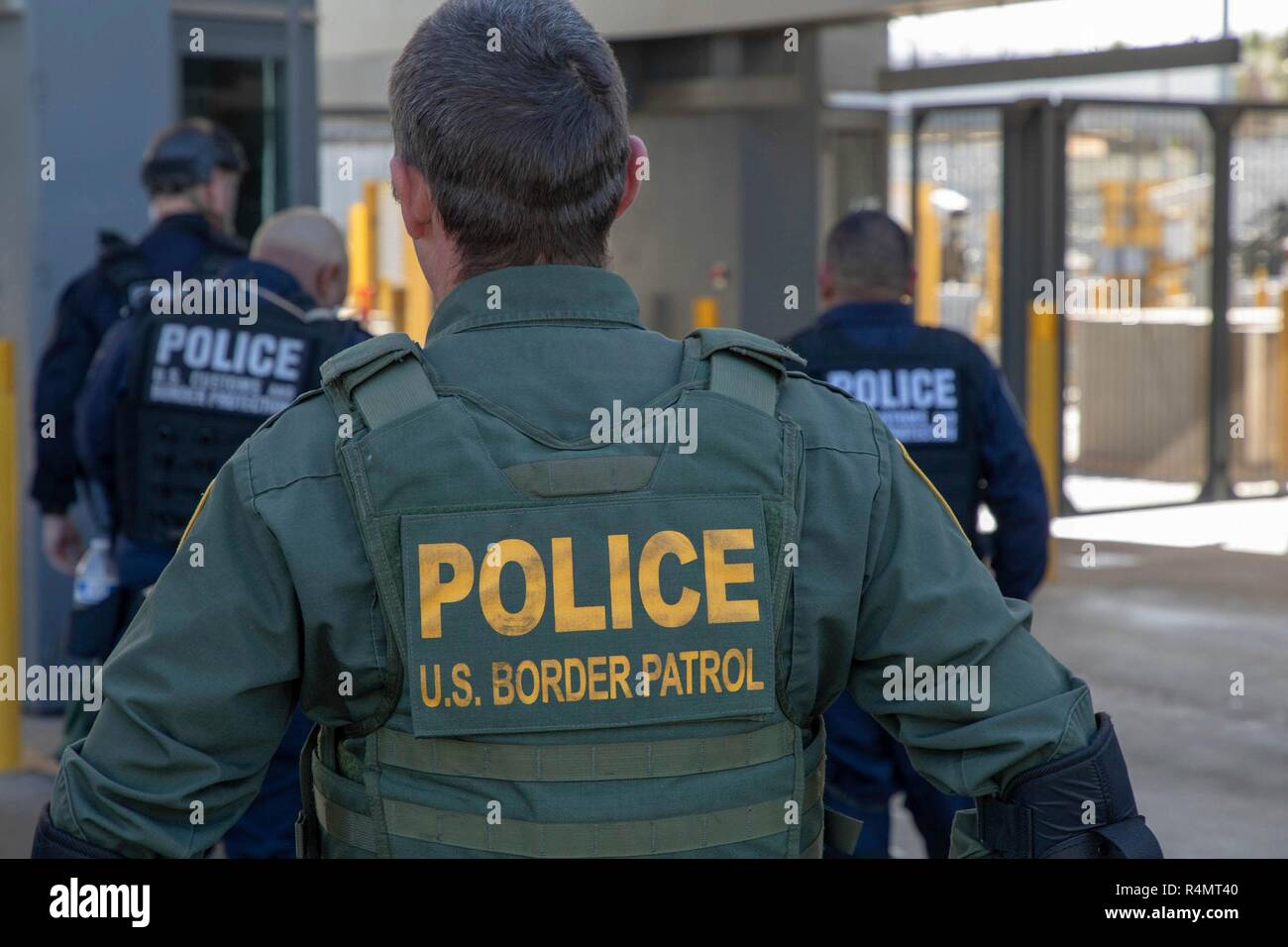 Police border hi-res stock photography and images - Alamy