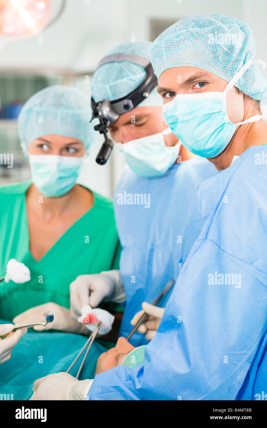 Surgeons operating in operation theater room Stock Photo - Alamy