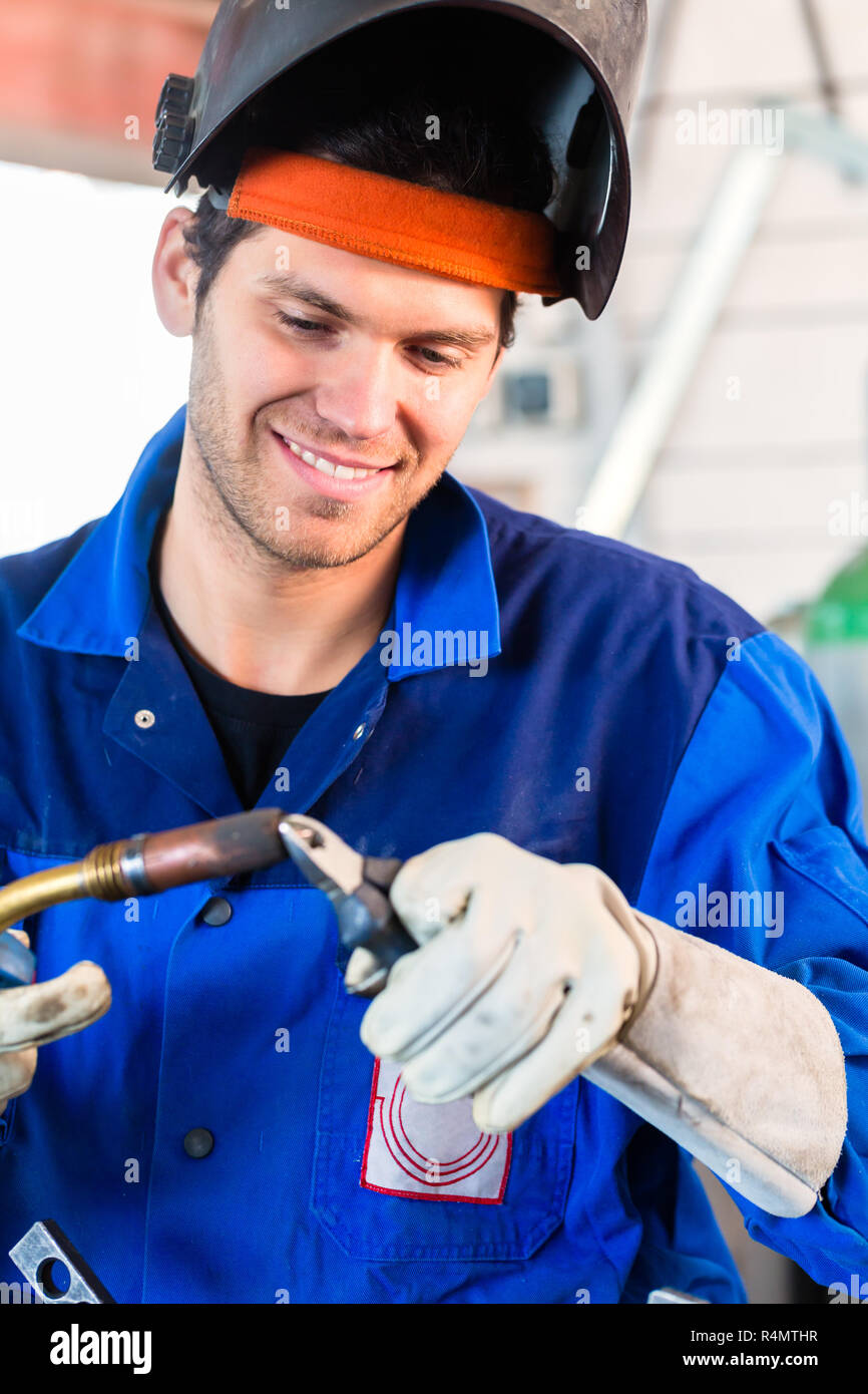 Welder welding metalwork male masculine hi-res stock photography and ...