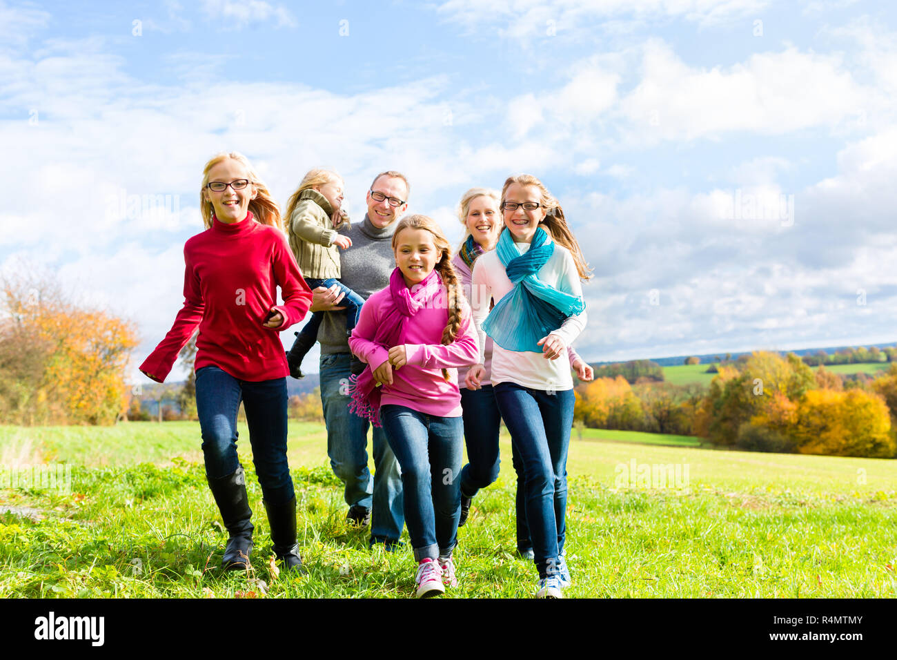 Daddy daughter walk in woods hi-res stock photography and images - Alamy