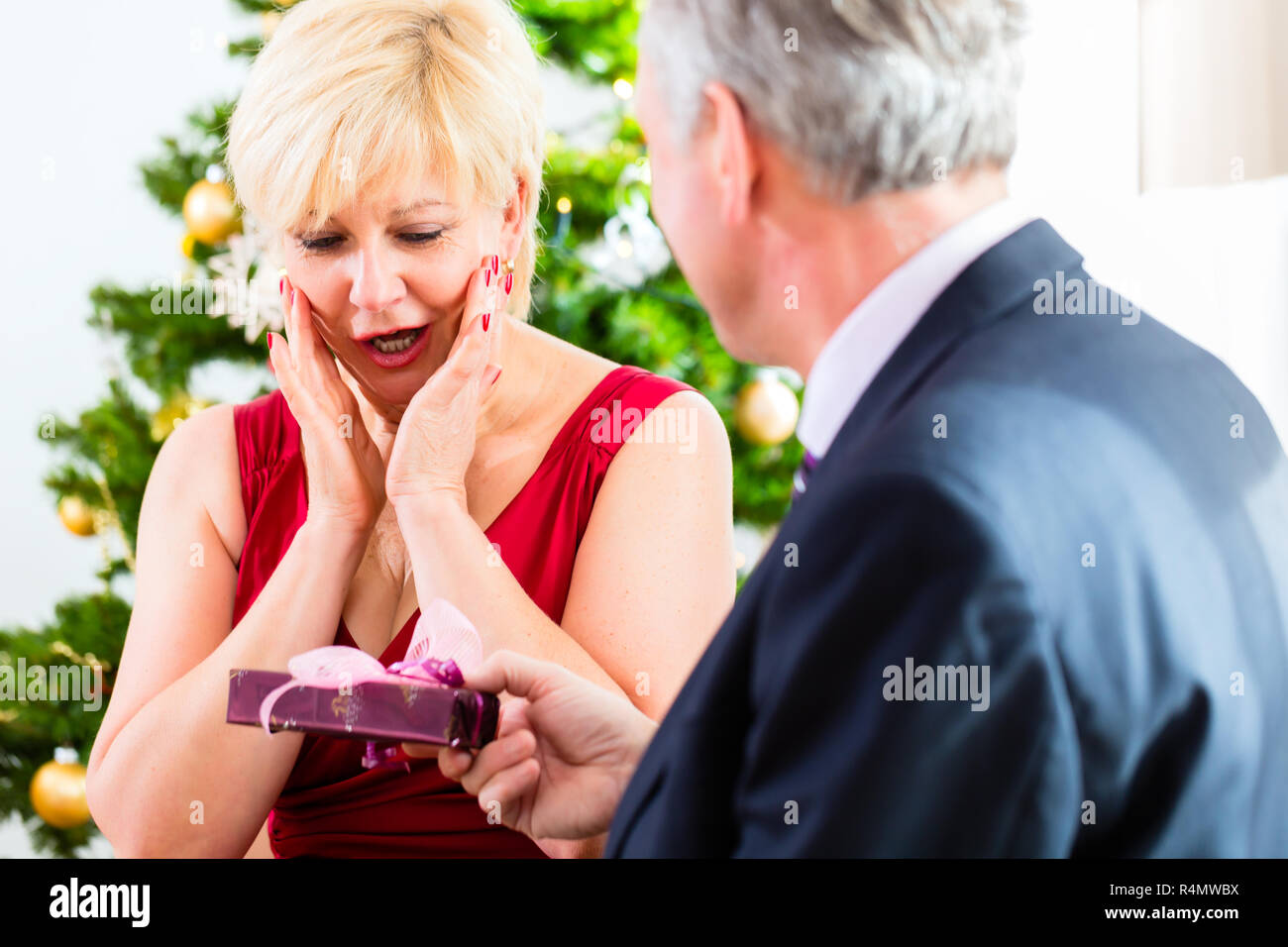 Glamorous older woman hi-res stock photography and images - Alamy