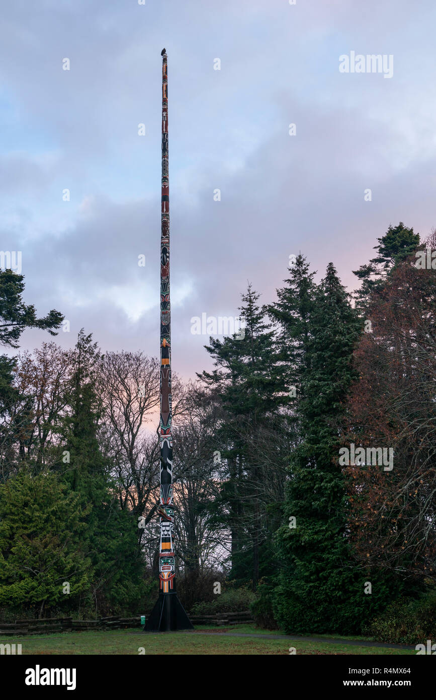 The Story Pole, a 39 meter tall totem pole, in Beacon Hill Park in ...