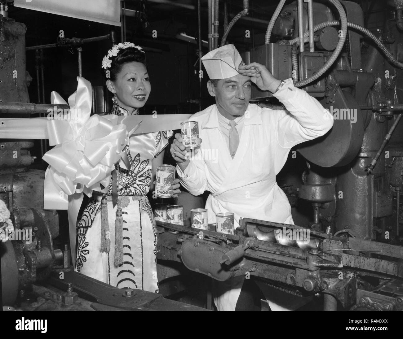 Actor Carleton Young promotes his smog in a can product, ca. 1957 Stock ...