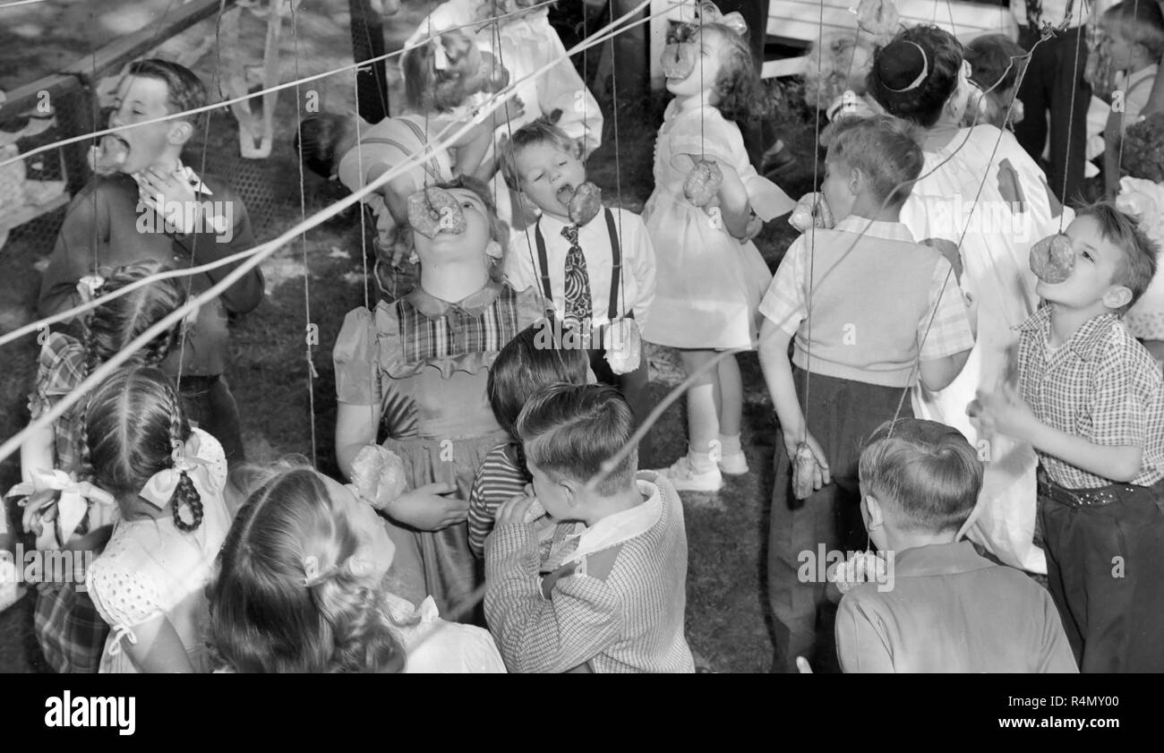 Retro children eating hi-res stock photography and images - Alamy