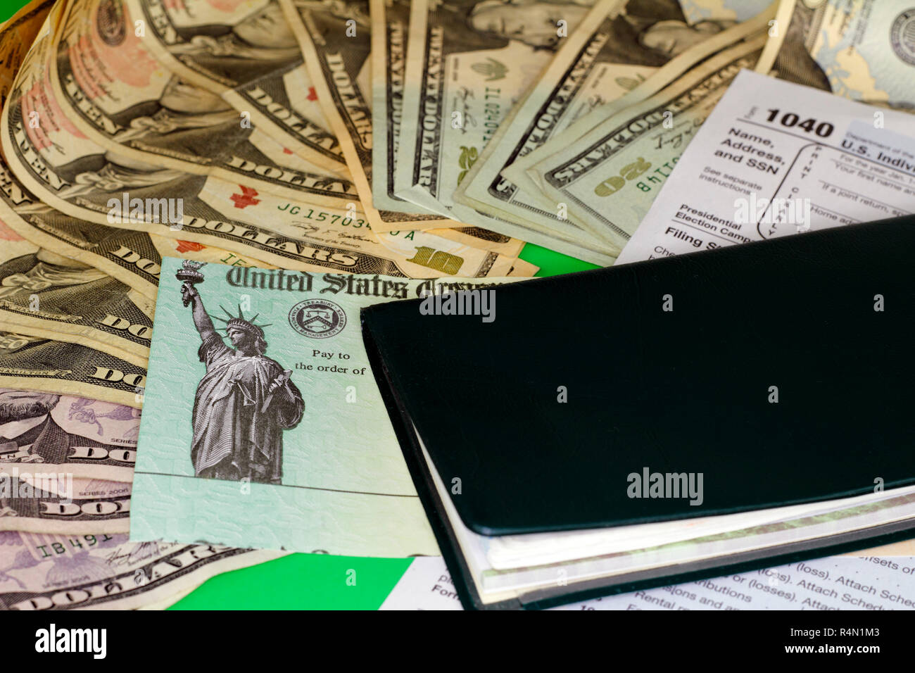 Checkbook usa hi-res stock photography and images - Alamy