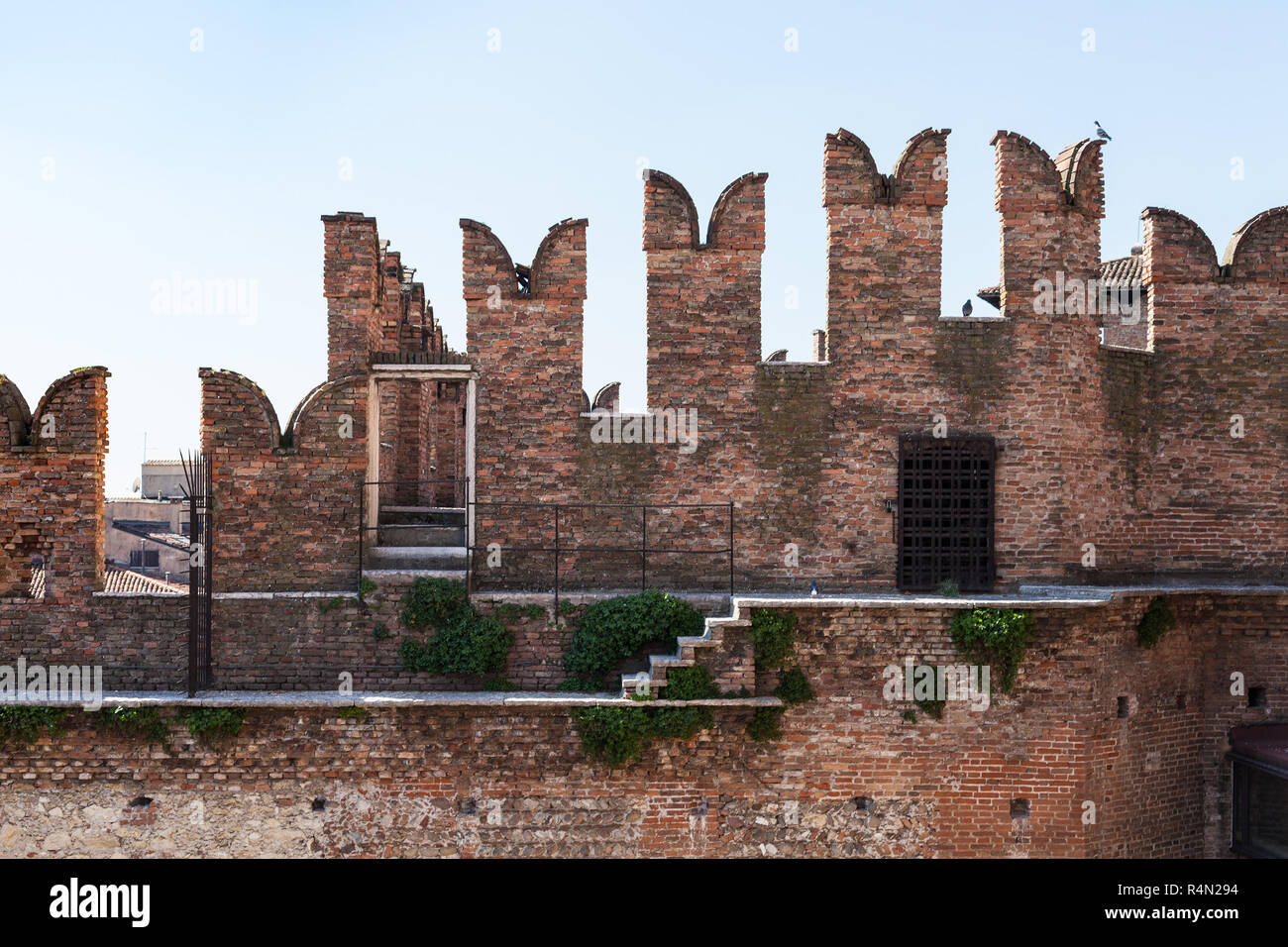 M shaped merlons hi-res stock photography and images - Alamy