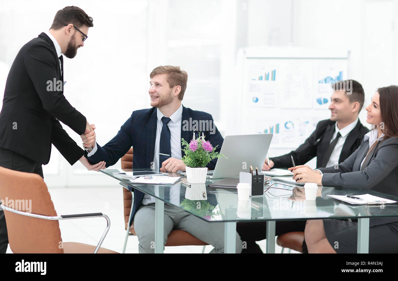 handshake Manager and employee in the workplace Stock Photo - Alamy