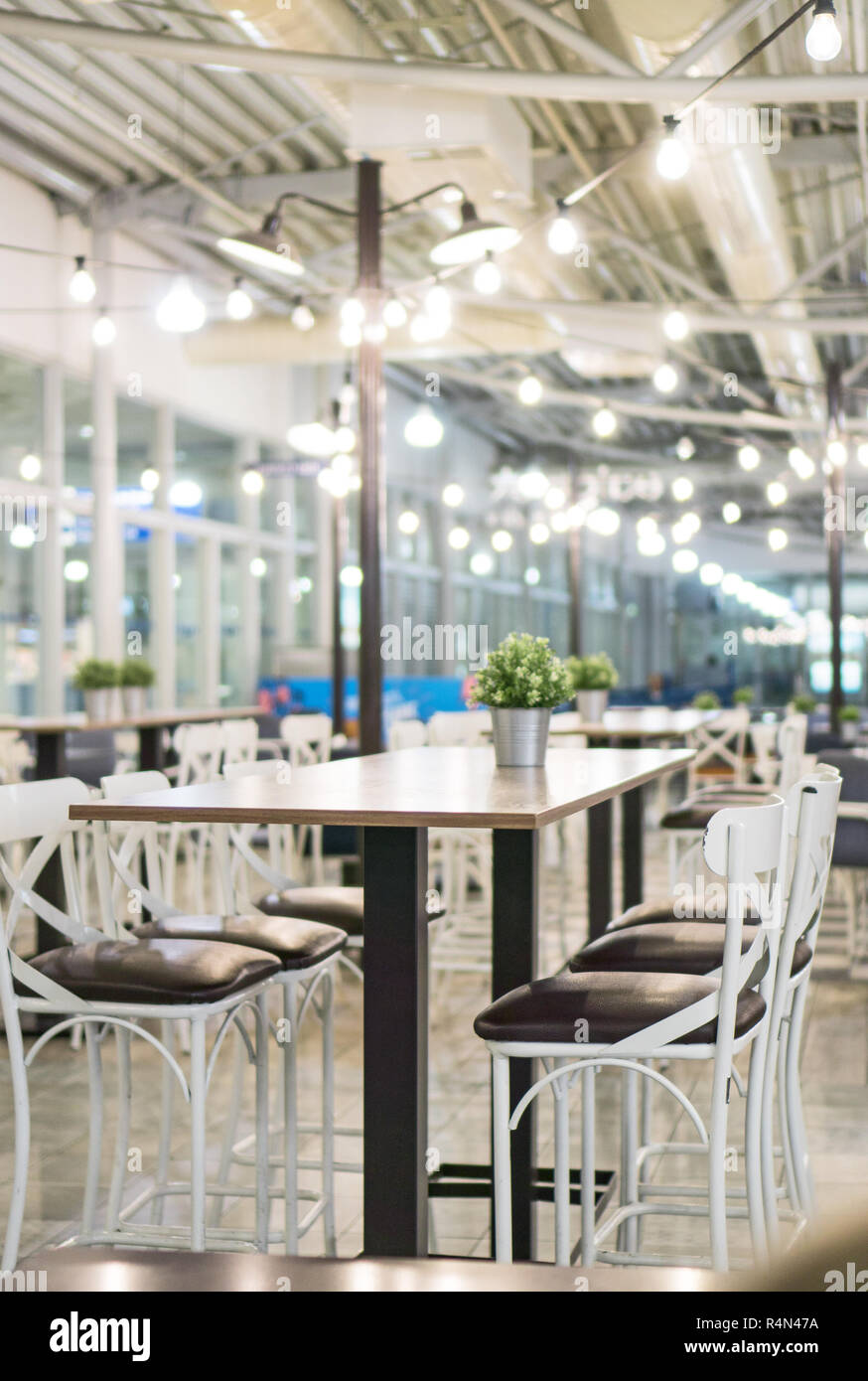 Modern airport lounge with tables and chairs Stock Photo - Alamy