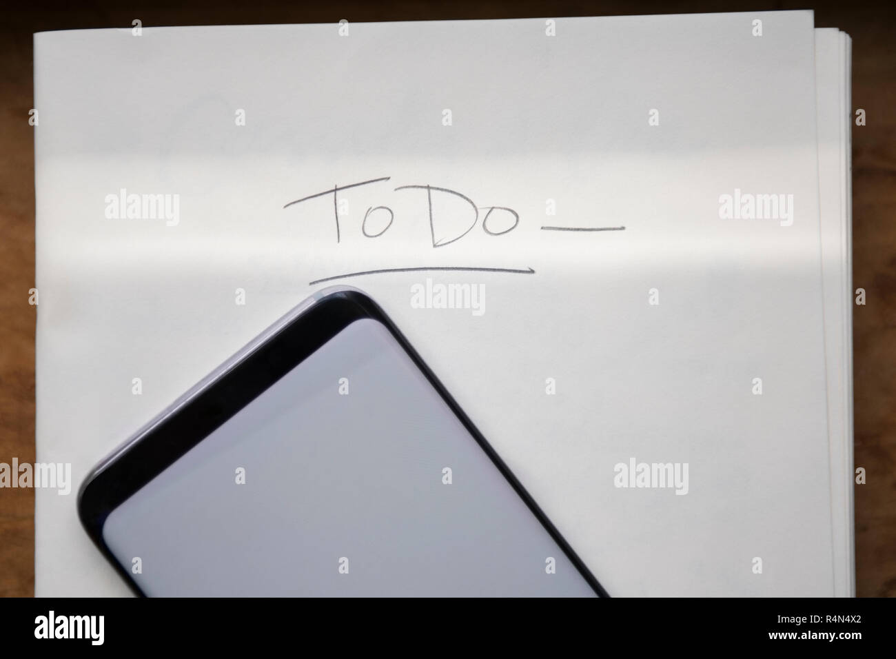 Smart phone and to do list Stock Photo - Alamy