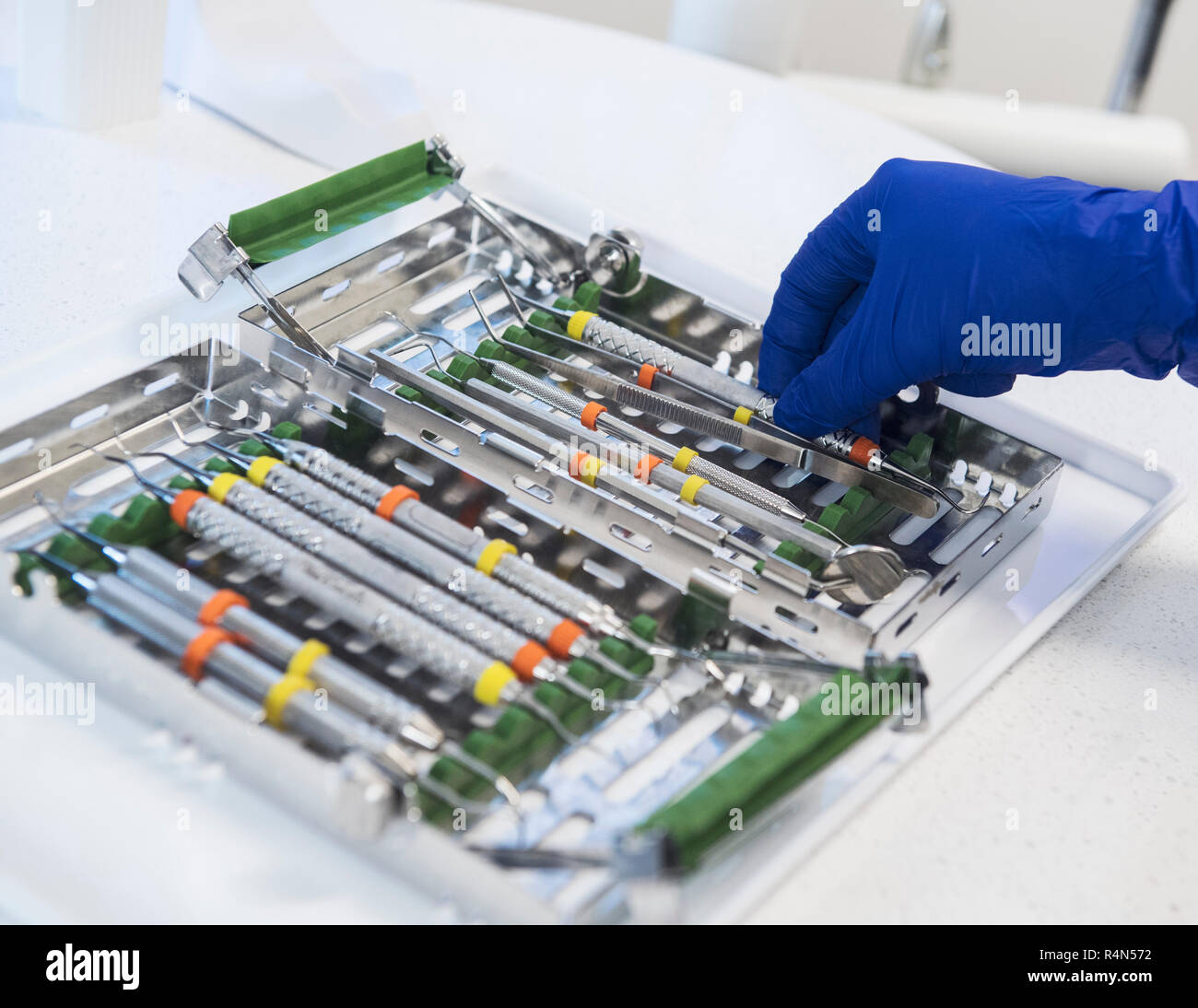 Tray of dentist's tools Stock Photo - Alamy