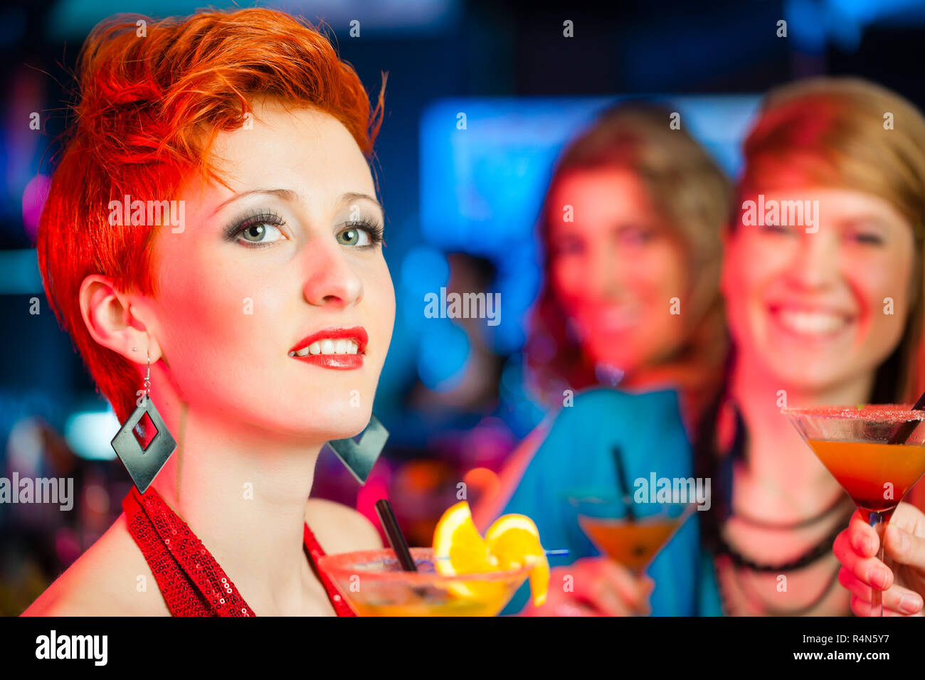 Cocktails girls in cocktail bar hi-res stock photography and images - Alamy