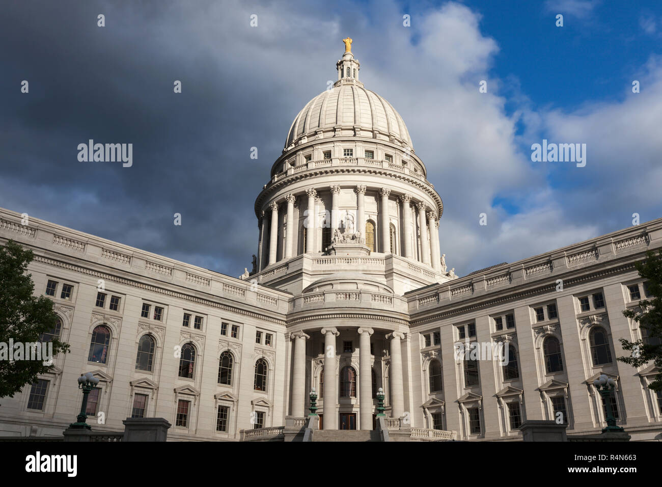 Capitol building in madison hi-res stock photography and images - Alamy