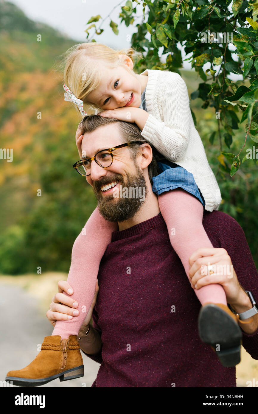 Father giving daughter piggyback ride Stock Photo - Alamy